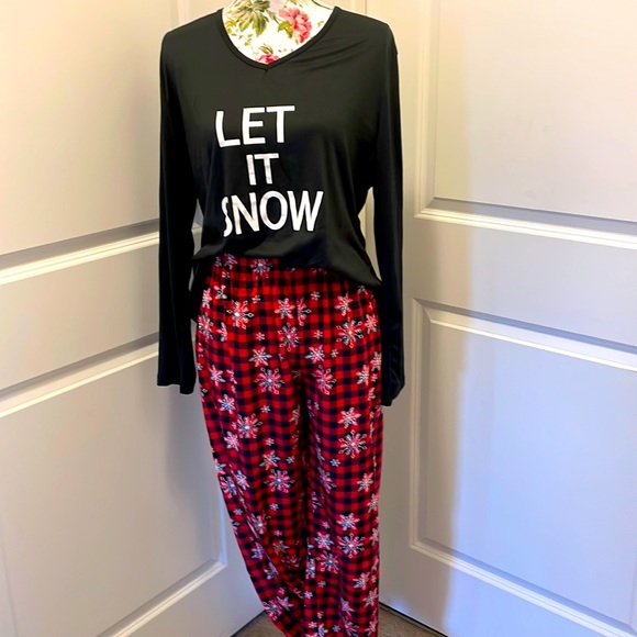 Intimates & Sleepwear | Let It Snow Pajama Set | Poshmark